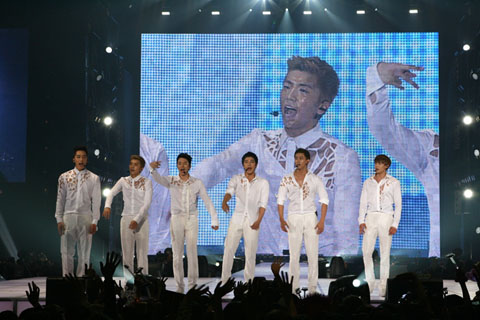 2PM、デビュー・シングル“Take off”に“Heartbeat”日本語版収録 - TOWER RECORDS ONLINE